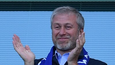 Roman Abramovich, Alleged 'Key Enabler' to Vladimir Putin Hands Over ...