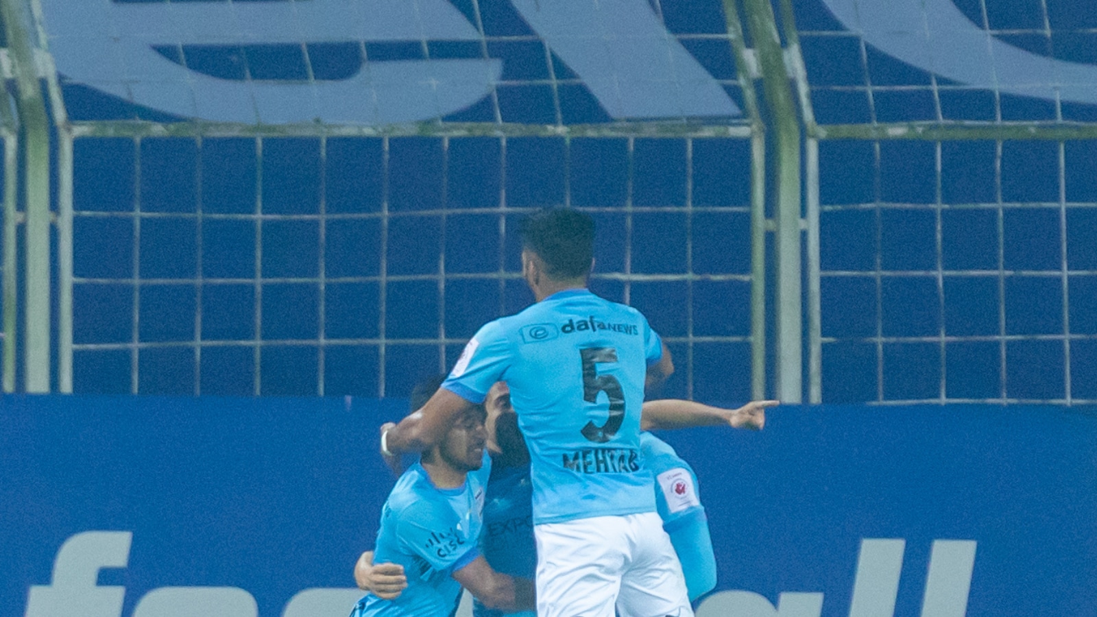 ISL 2021-22: Vikram Singh Strikes Late against Chennaiyin FC as Mumbai ...