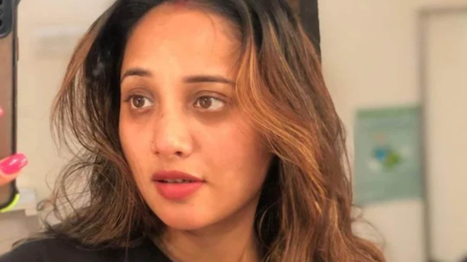 Watch: Rani Chatterjee Prepares to Perform on Lata Mangeshkar's Song at ...