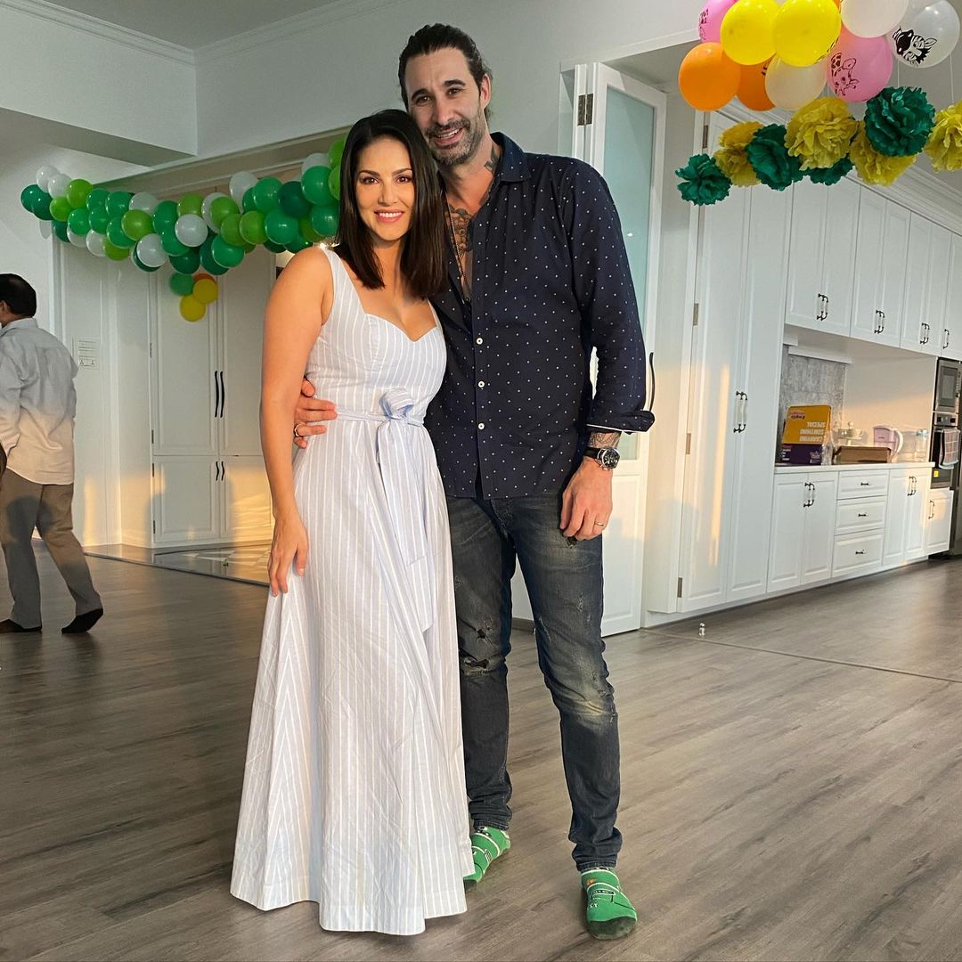 Sunny Leone Shares Endearing Photo With Family, Check Out The Diva's ...