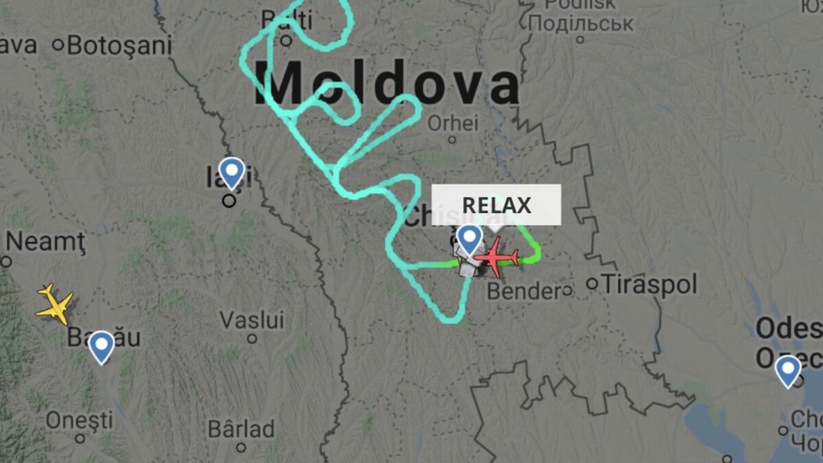 Passenger Plane Traces 'Relax' With Flight Path Near Ukraine Border ...