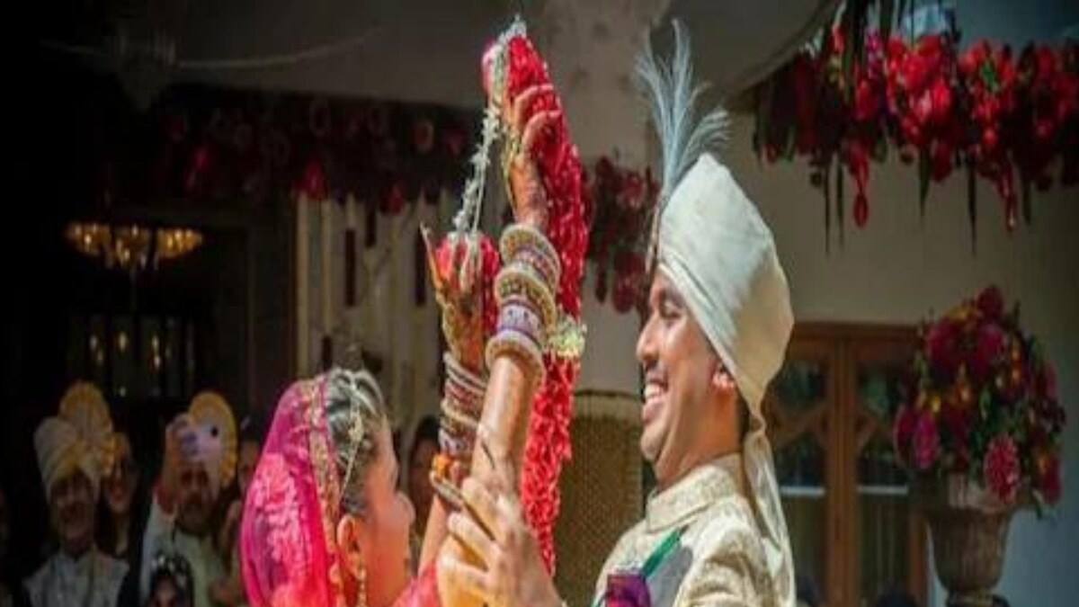 Marathi Producer Punit Balan ties knot with Janhavi R Dhariwal; See ...