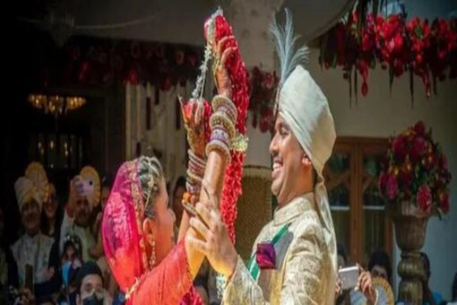 Marathi Producer Punit Balan ties knot with Janhavi R Dhariwal; See ...