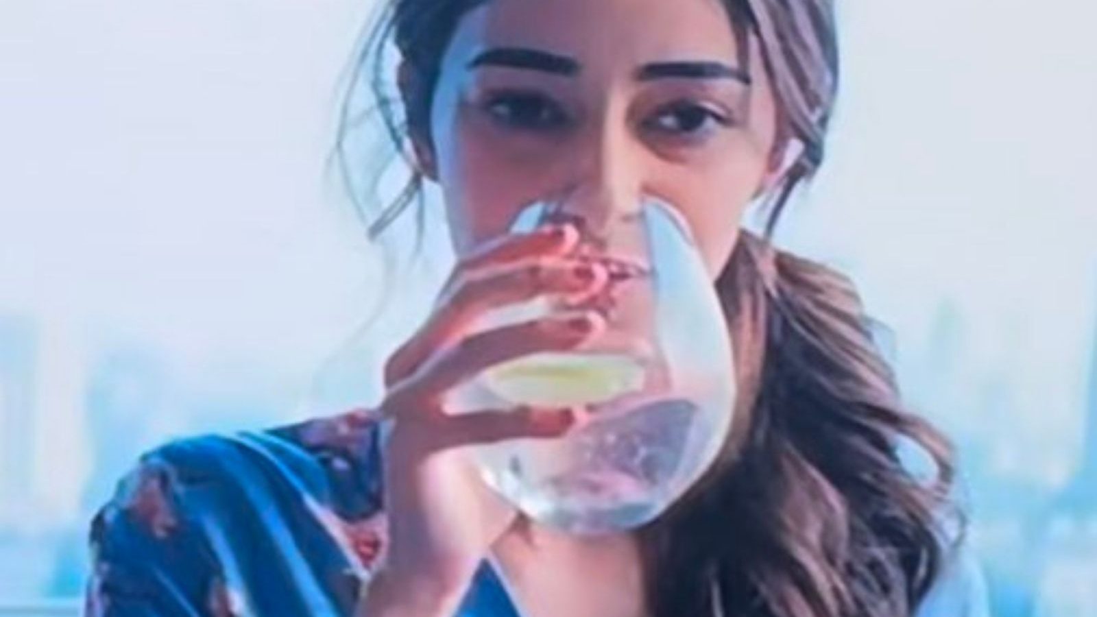 'Gehraiyaan' Blooper Leaves Australian Journalist Amused, Netizens ...