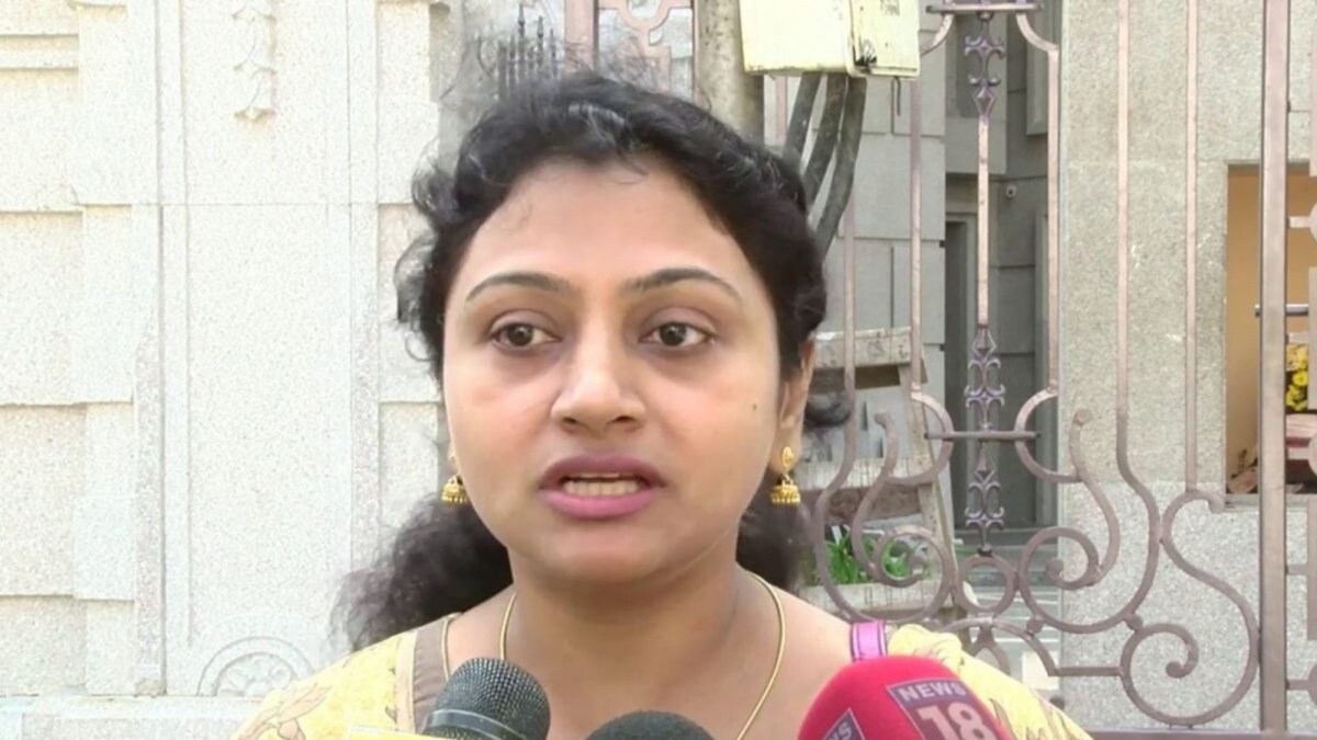 Tamil Actor SS Rajendran's Daughter Lakshmi Gets Into Brawl With Mother ...