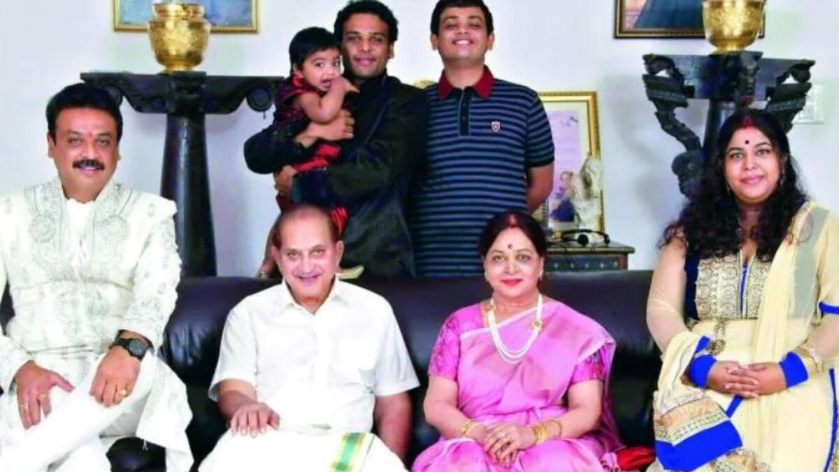 Ramya Raghupathi, Ex-Wife of Actor V.K. Naresh, Embazzles Rs 40 Lakh ...