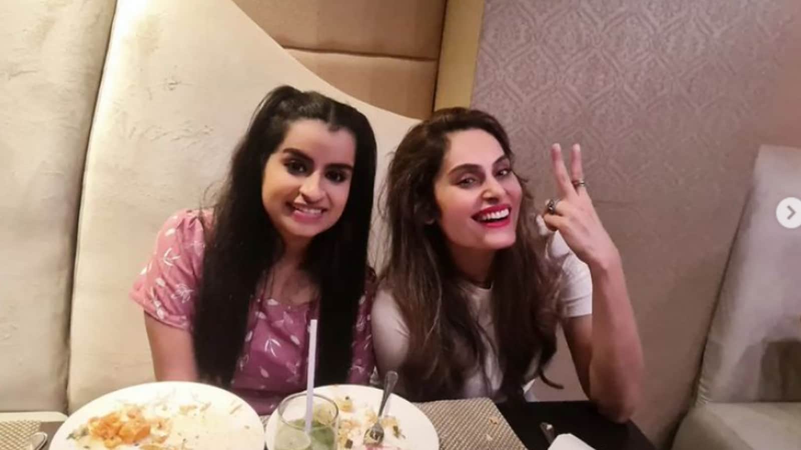 Sunita Gogoi Hosts Dinner Party For Cooku With Comali 3 Contestants ...