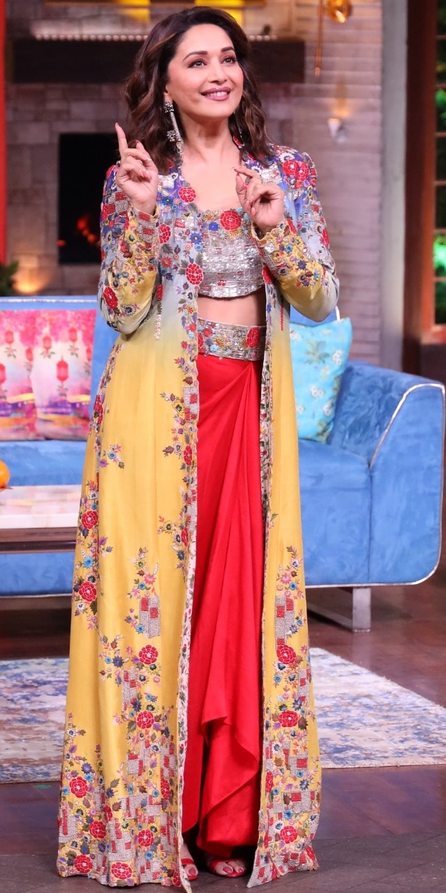 The Kapil Sharma Show: Madhuri Dixit Grooves To Dola Re Dola With Krushna Abhishek and Others ...