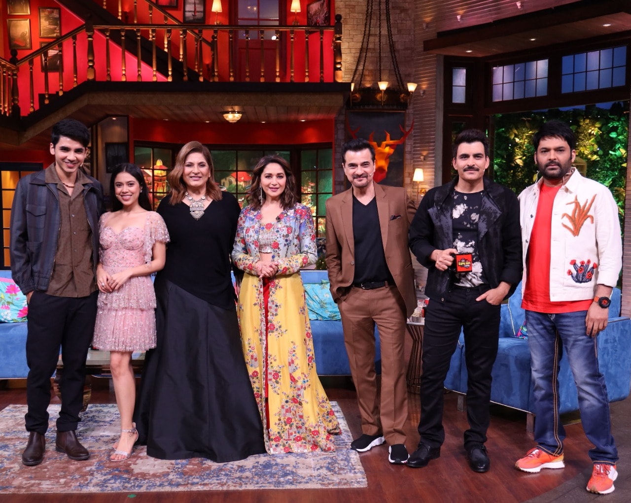 The Kapil Sharma Show: Madhuri Dixit Grooves To Dola Re Dola With Krushna Abhishek and Others ...