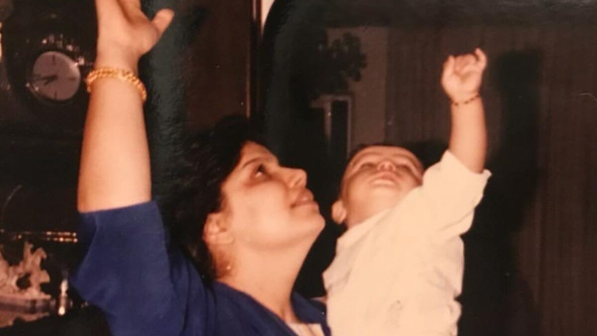 Arjun Kapoor Pens Emotional Note On Mom Mona Shourie's 10th Death ...
