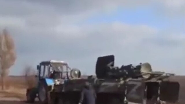 WATCH: Ukrainian Farmer Tows Away Russian Tank Using a Tractor in Viral ...