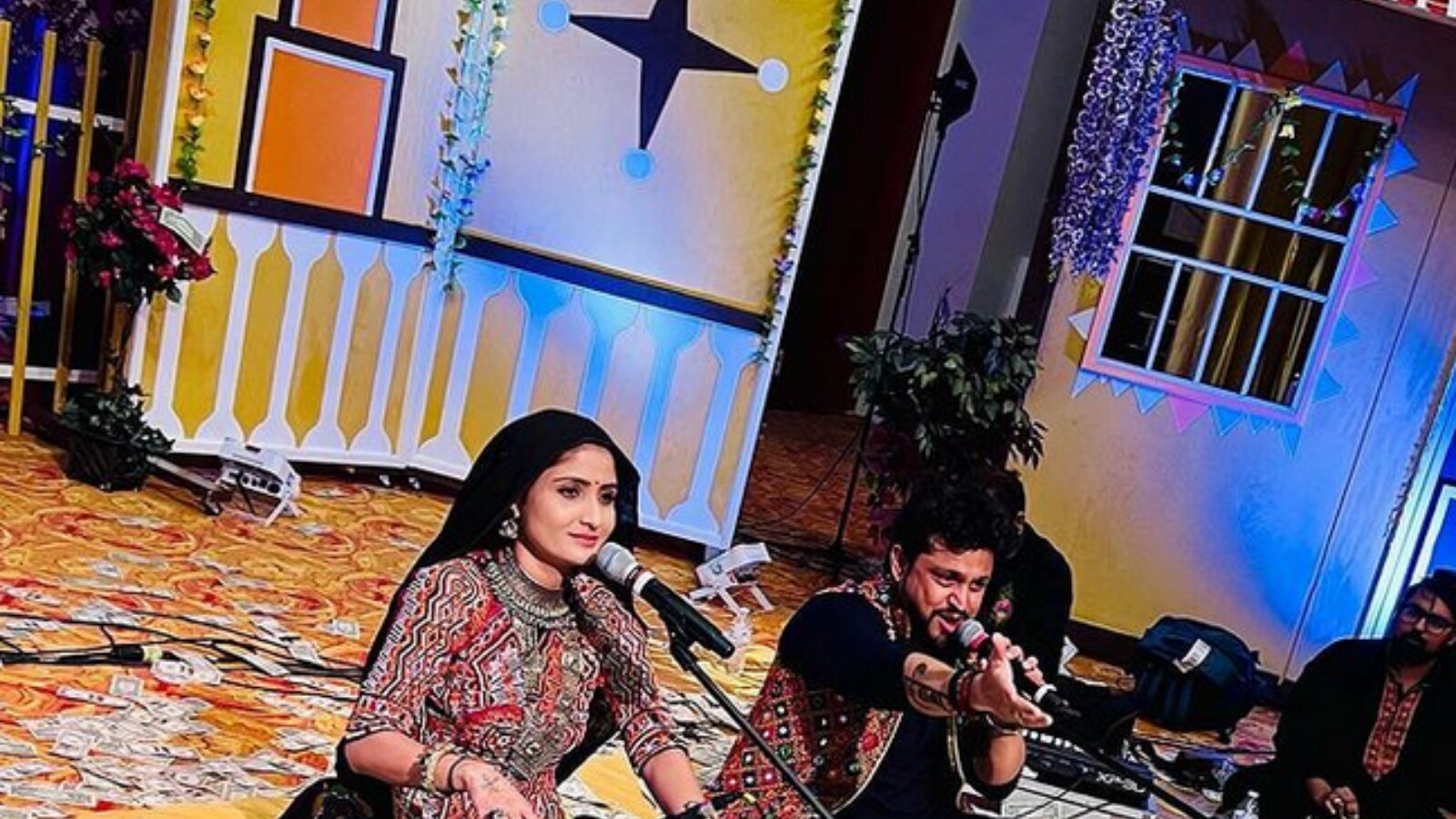 Dollars Pile up in Heaps at Gujarati Singer's Concert which Raised Rs 2 ...