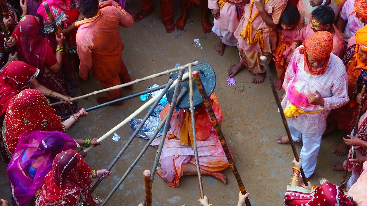 Holi 2023: Here's How Holi is Celebrated in Maharashtra, Rajasthan ...