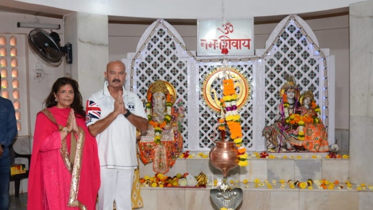 Mahashivratri: Hrithik Roshan's Parents Rakesh Roshan, Pinkie Perform ...