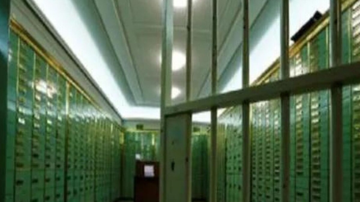 Hyderabad: 84-year-old Man Trapped in Bank Locker Room Rescued After 18 ...