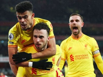 Liverpool Sink Arsenal to Boost Title Bid, Record-breaker Kane Lifts ...