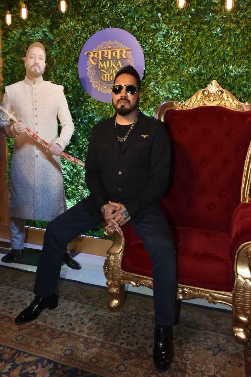 Mika Di Vohti: Indian Matchmaking's Seema Taparia Join Mika Singh's ...