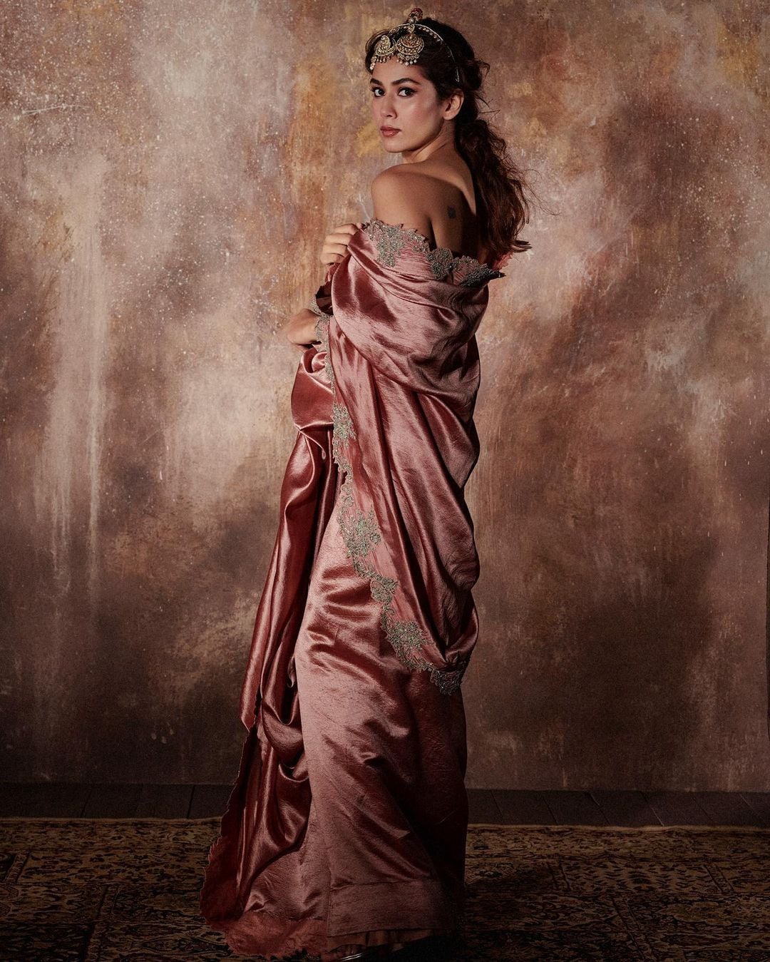 Mira Rajput Kapoor Looks Flawless In Subtle White Lehenga, See The Star ...