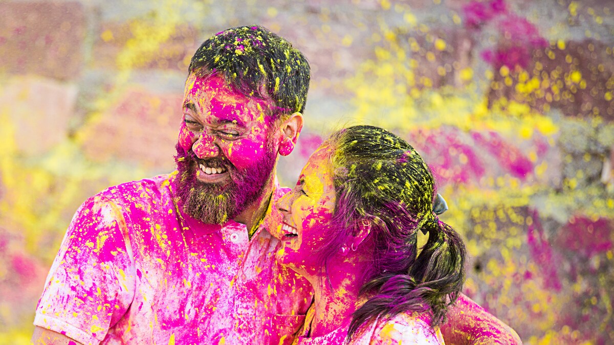 7 Romantic Ideas to Make This Holi More Colourful for Your Partner - News18