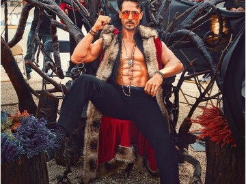 WATCH | Birthday Boy Tiger Shroff's Top 7 Dance Numbers That Will Make ...