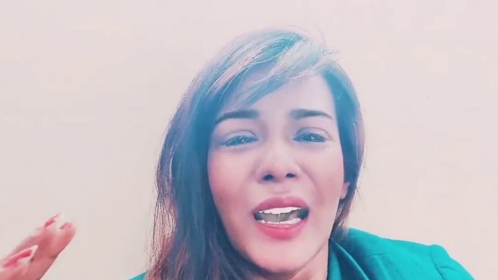 Troubles For Meera Mitun as Court Issues Non-Bailable Warrant in ...