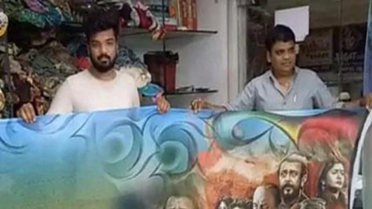 Surat Cloth Merchant Makes Unique The Kashmir Files Saree With 300 ...