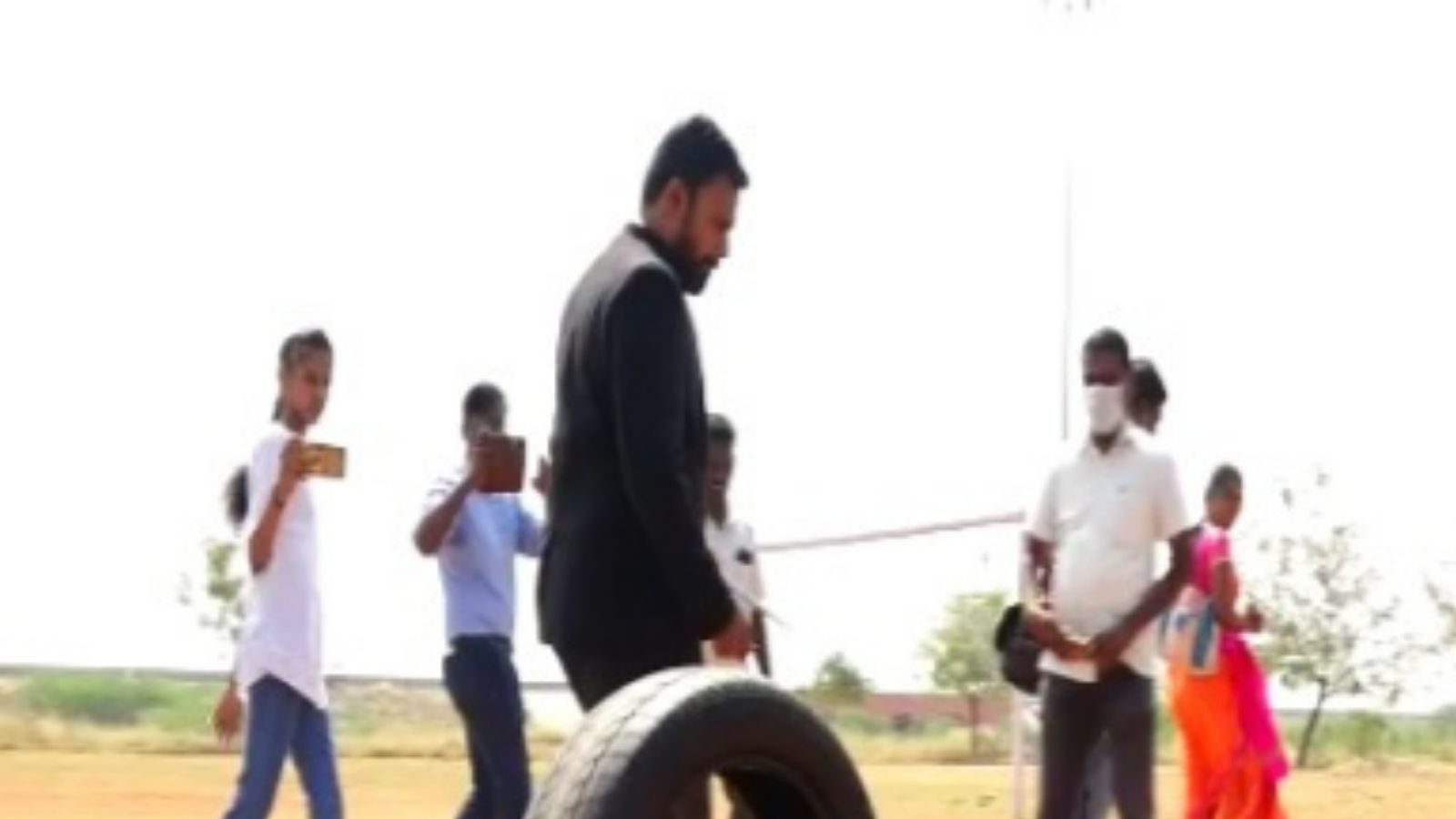 Real-life Elastigirl: 10-year-old from Tamil Nadu Fits Herself in a ...