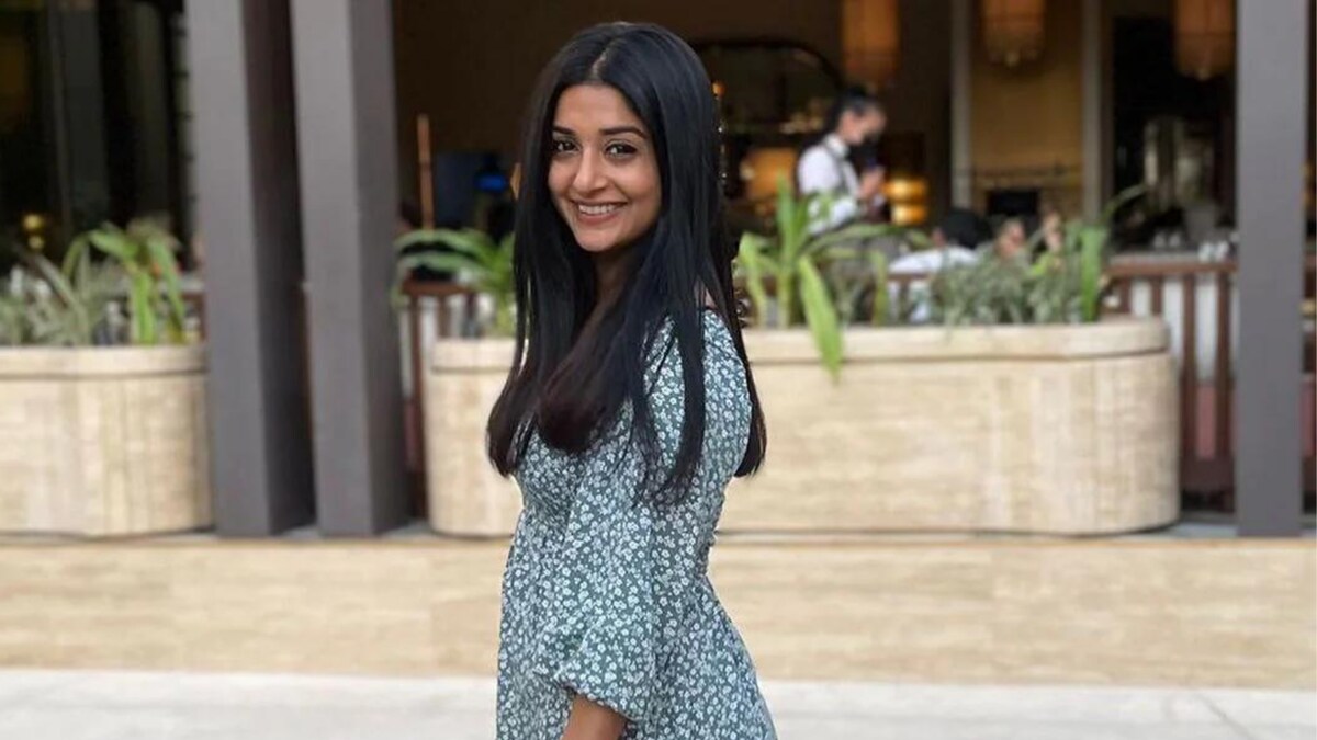 Meera Jasmine All Set For Her Big Screen Comeback, Exudes Elegance in ...