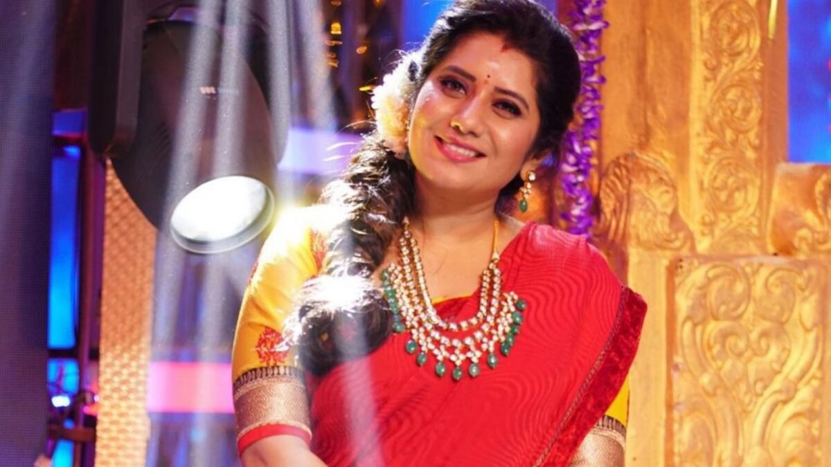 Promo Shows Priyanka Deshpande Back as Anchor of Super Singer 8 - News18