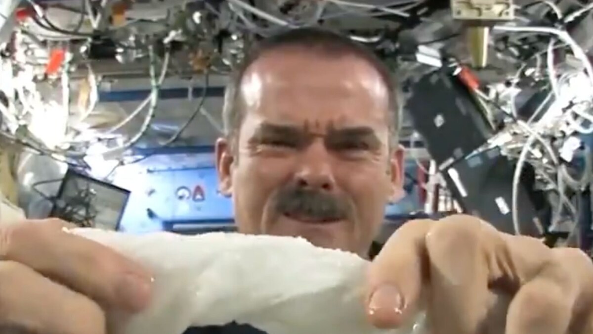 Watch: Astronaut Demonstrates What it is Like to Wring a Wet Towel in ...