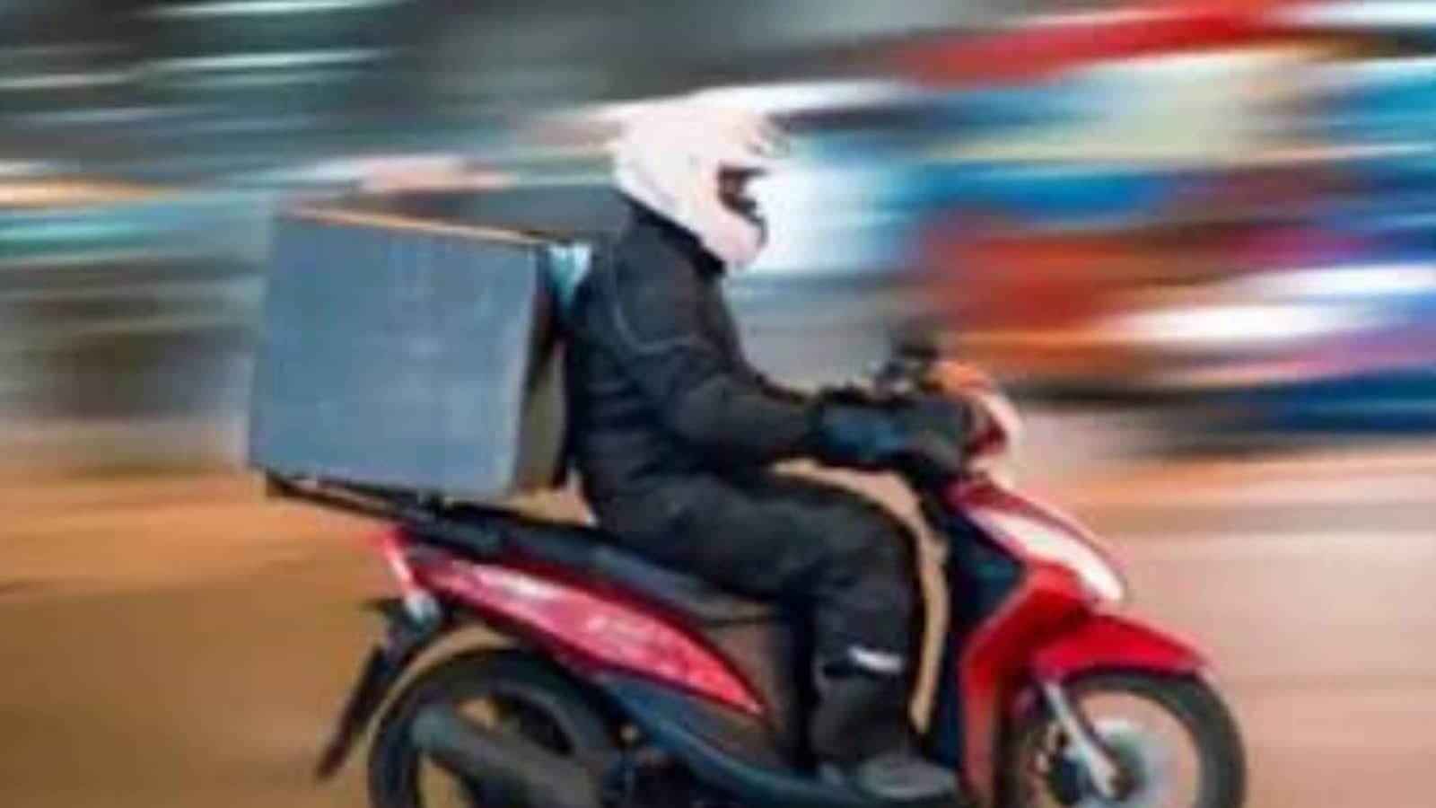 WATCH: Jabalpur Woman Thrashes Food Delivery Agent with Shoes in ...