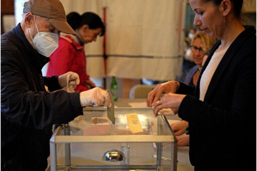 EXPLAINED: How France's Old-school Voting System Works - News18