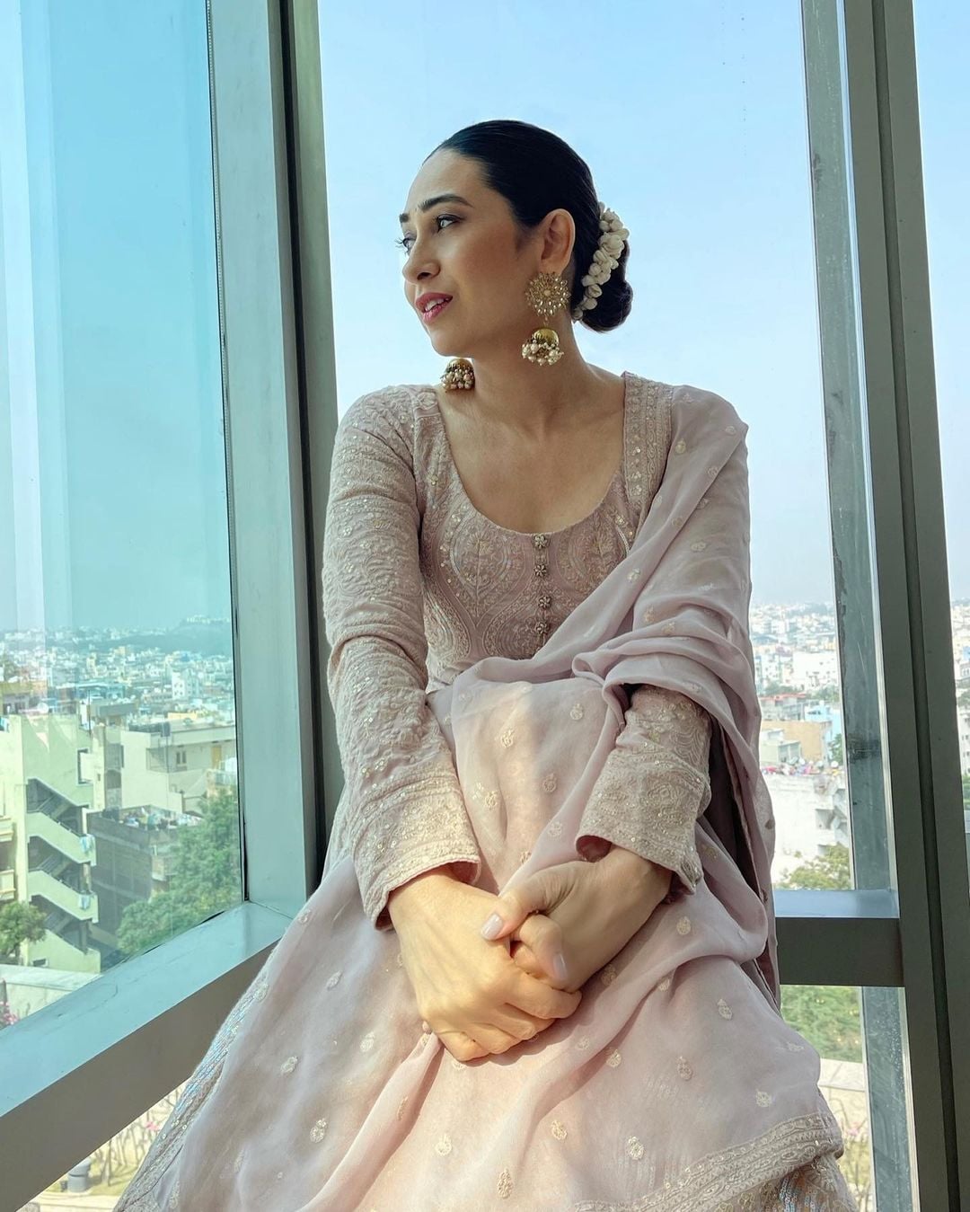 Karisma Kapoor Welcomes Indian Summers In Beautiful Ivory Anarkali, See ...