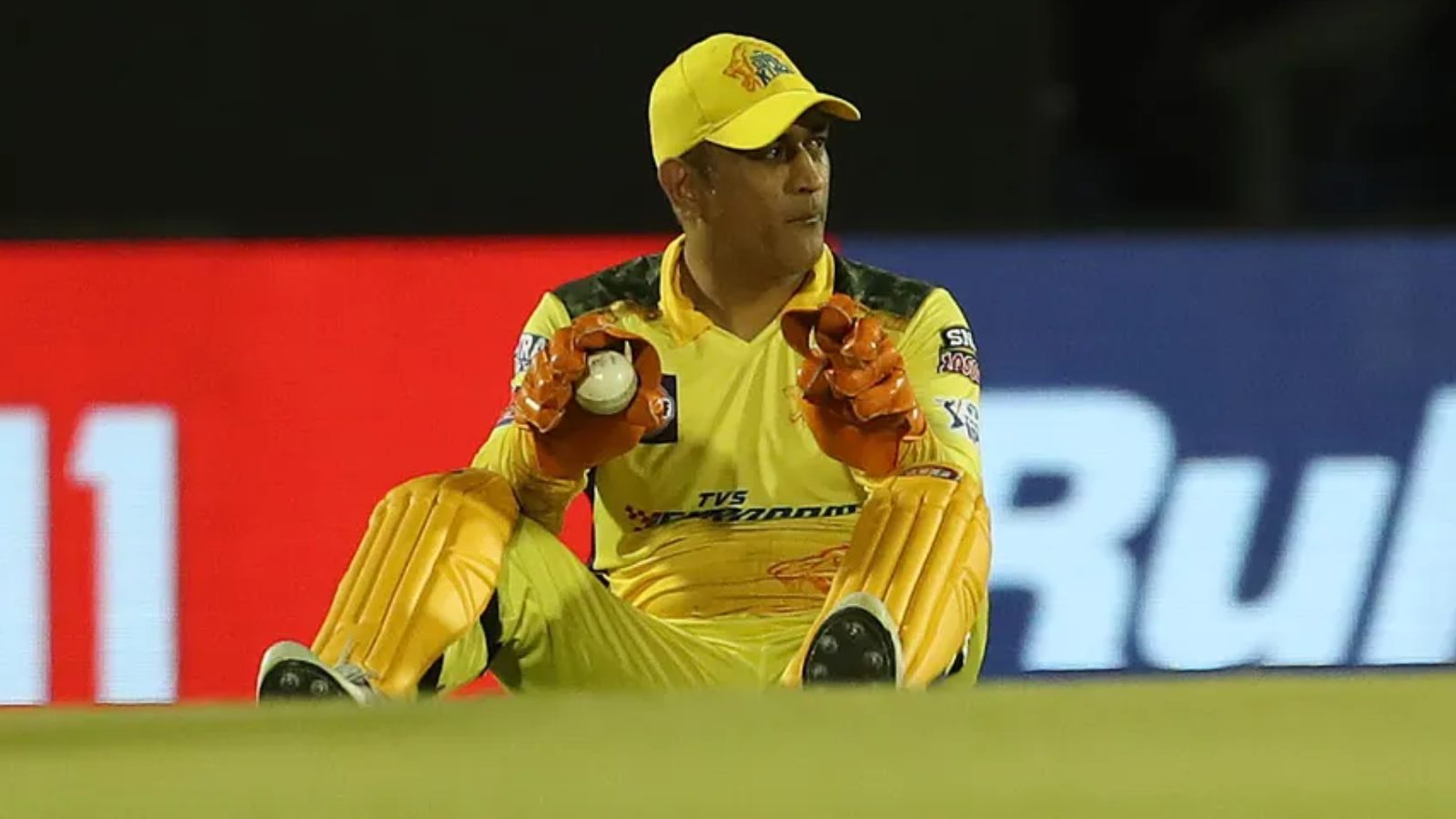 'So Honest': Fans on Twitter Praise MS Dhoni For His Incredible Gesture ...