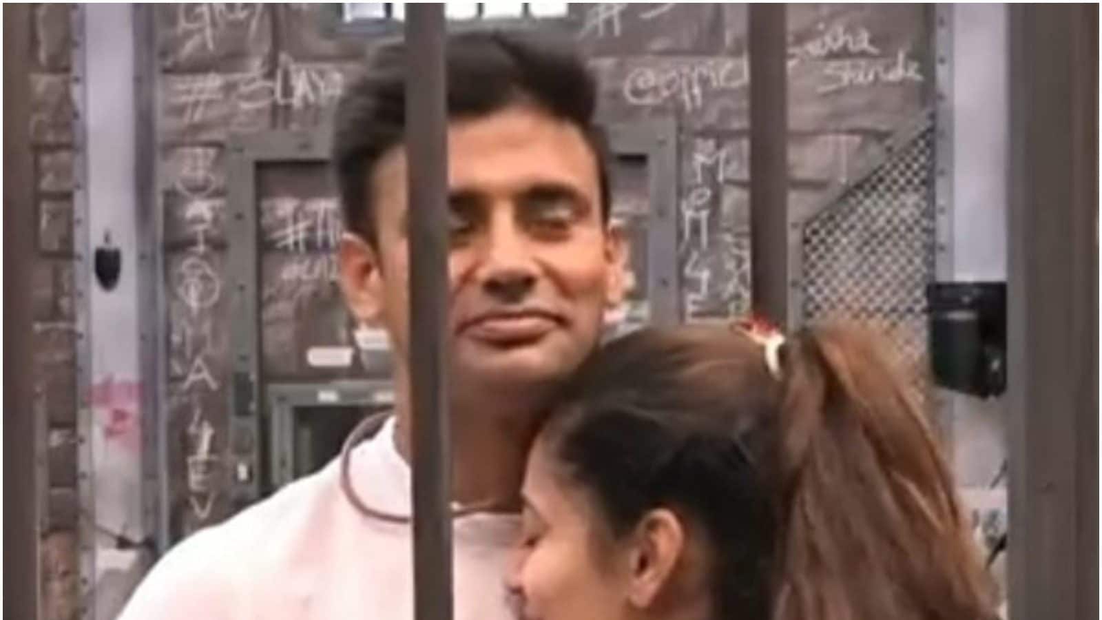 Lock Upp: Payal Rohatgi Gets Emotional As Sangram Singh Visits Kangana ...