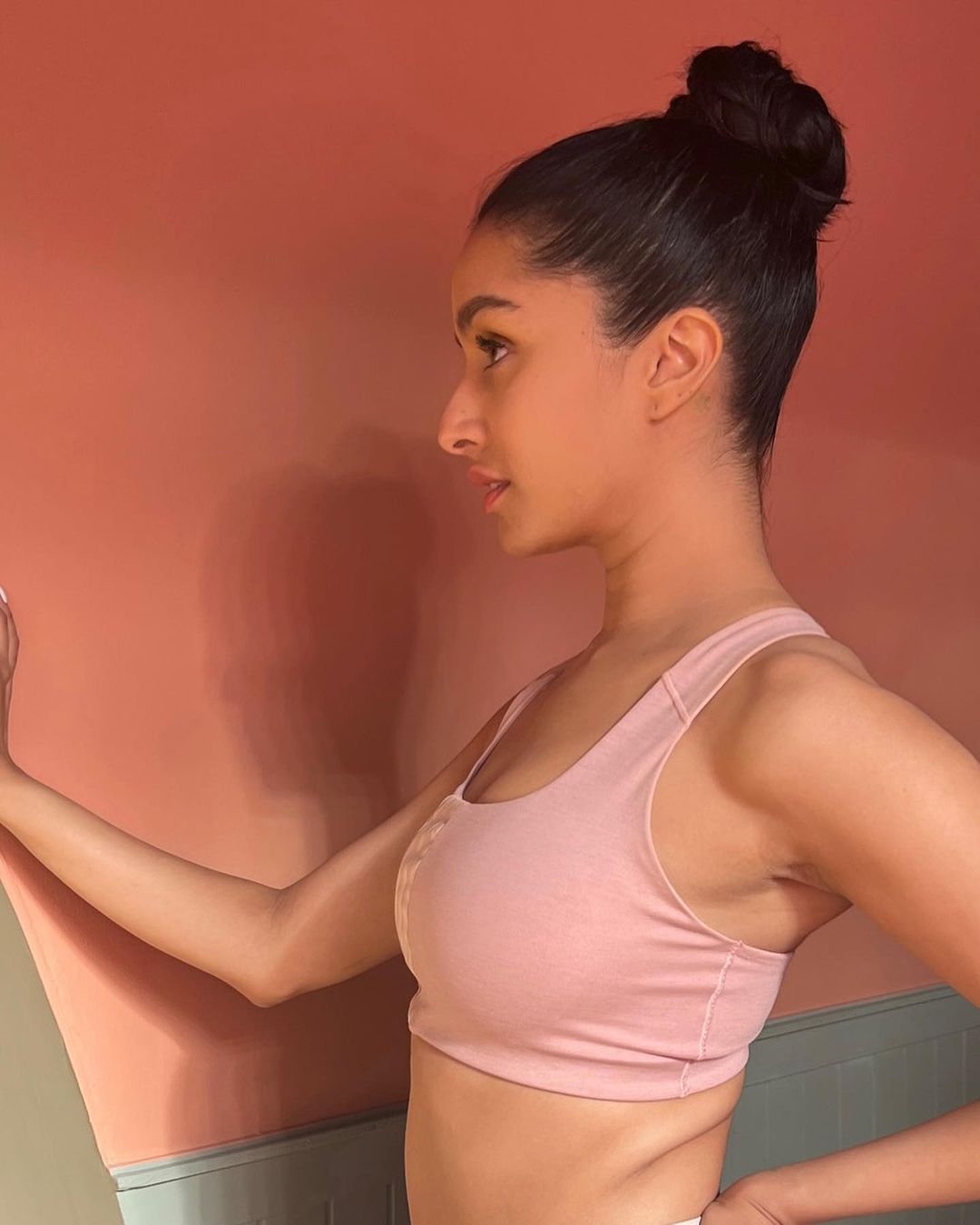 Shraddha Kapoor Flaunts Toned Body In Pink Sports Bra, Check Out The Diva Acing Her Smart Casual ...