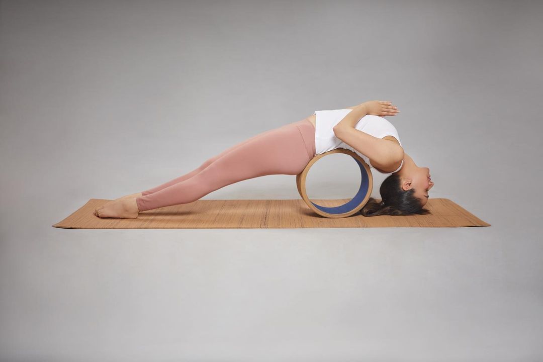 Shraddha Kapoor Flaunts Toned Body In Pink Sports Bra, Check Out The Diva Acing Her Smart Casual ...