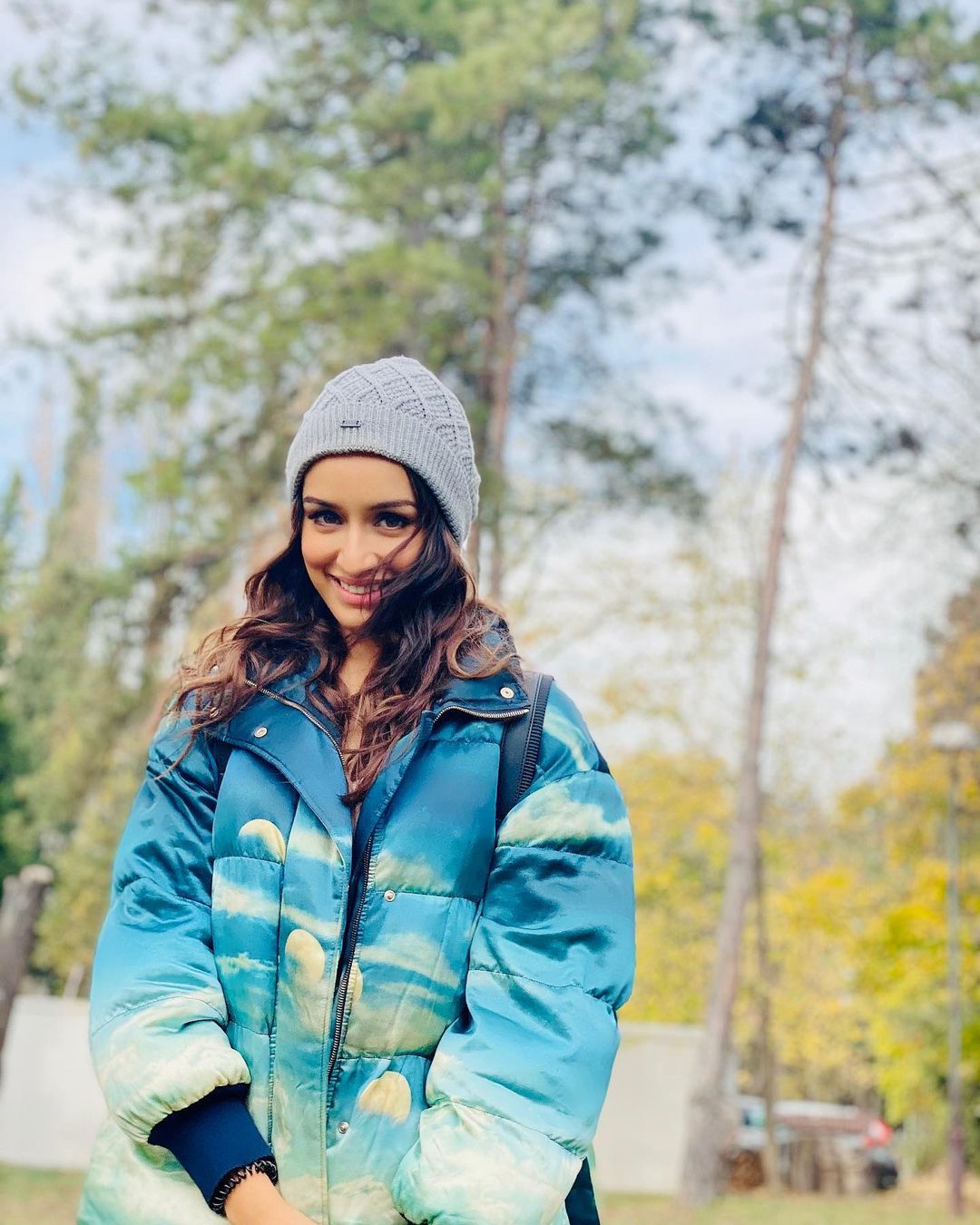 Shraddha Kapoor Flaunts Toned Body In Pink Sports Bra, Check Out The Diva Acing Her Smart Casual ...