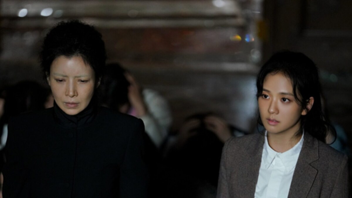 Snowdrop Ep 10 Review: Jisoo Throws Away Jung Hae-In's Necklace in One ...