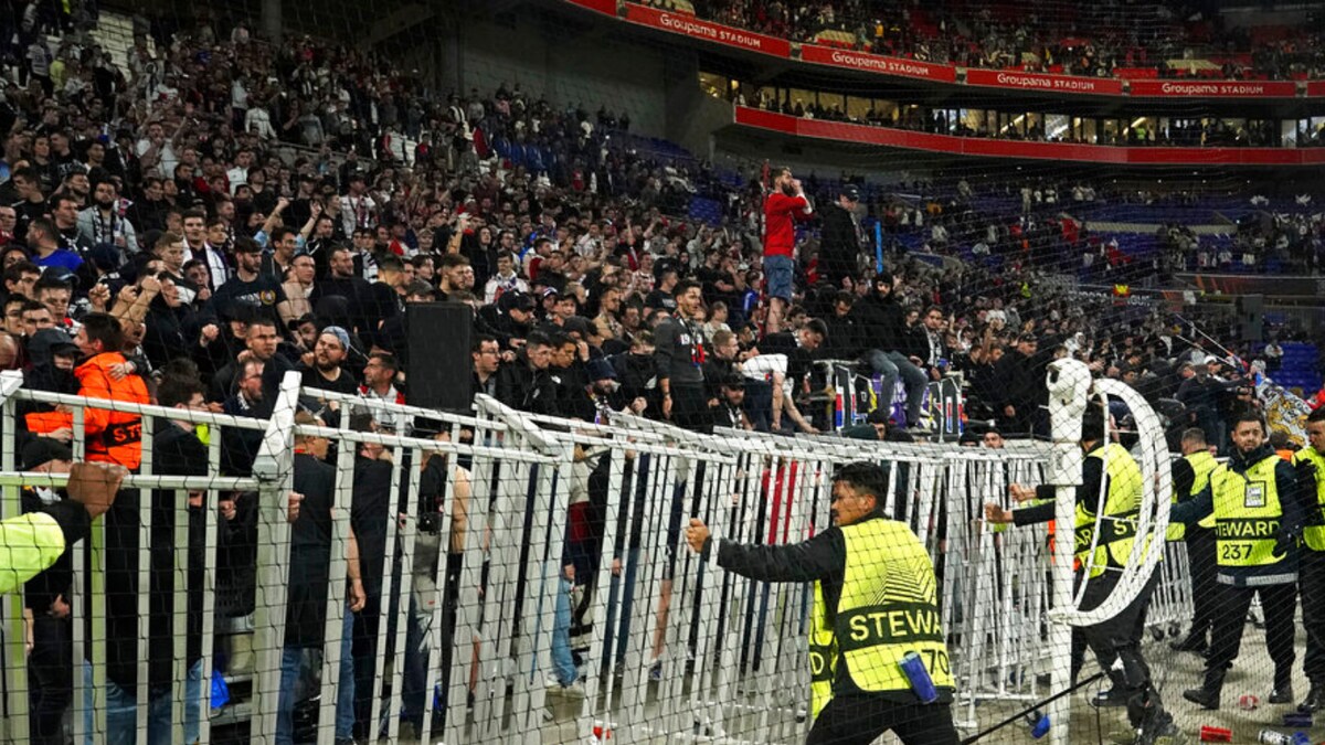 Europa League: Angry Lyon Fans Try to Invade Pitch after West Ham ...