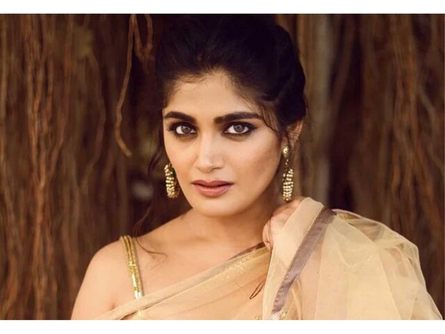 Marathi Actress Isha Keskar’s Glamorous Look Will Blow Your Mind, See ...