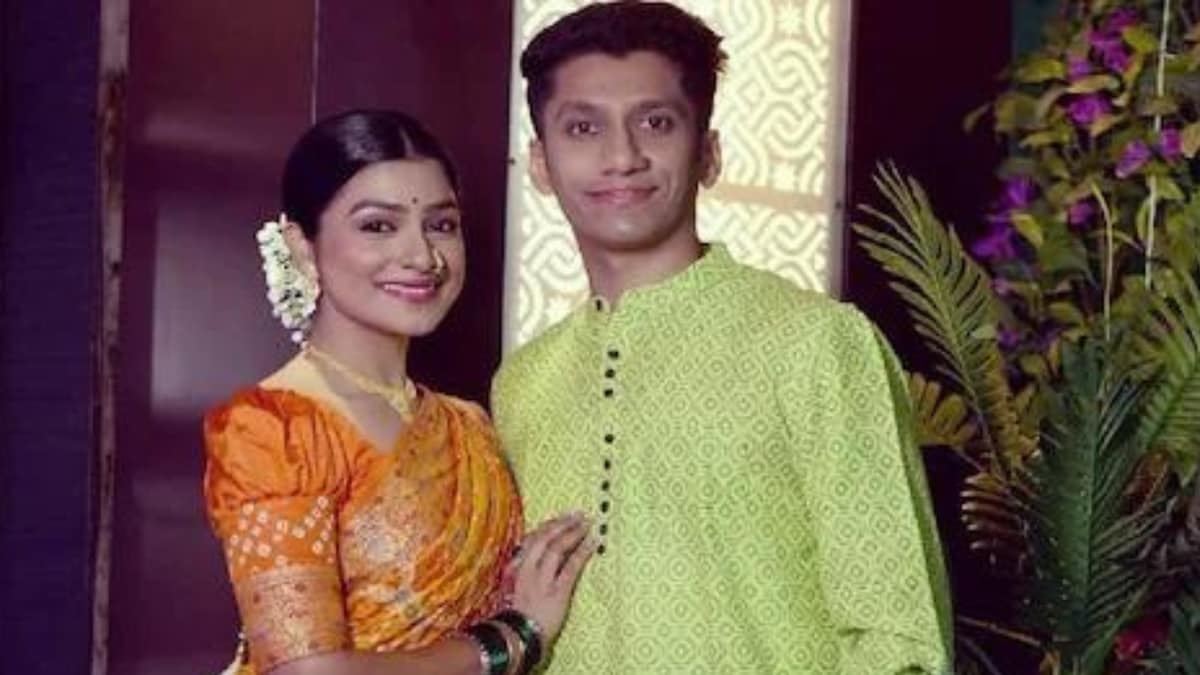 Watch: Tujhya Mazhya Sansarala Aani Kay Hava's Amruta Pawar Gets ...