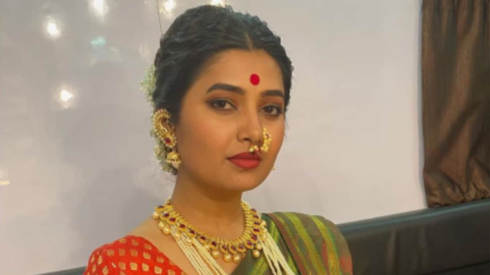 In Latest Insta Post, Actor Prajakta Mali's Lavani Dancer Avatar ...