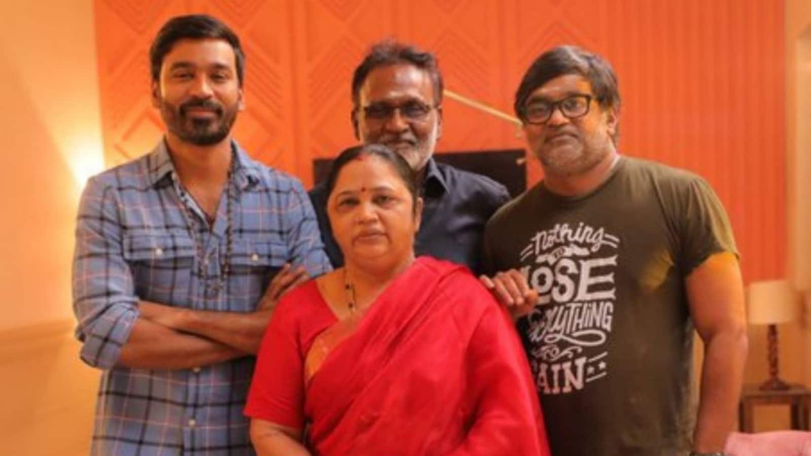 Selvaragavan Shares Adorable Picture With Brother Dhanush and Parents ...