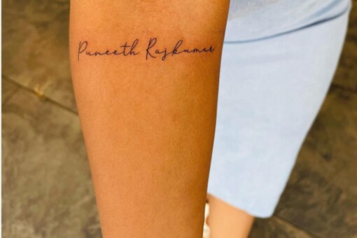 Namratha Gowda Gets Late Puneeth Rajkumar's Name Inked on Her Hand - News18