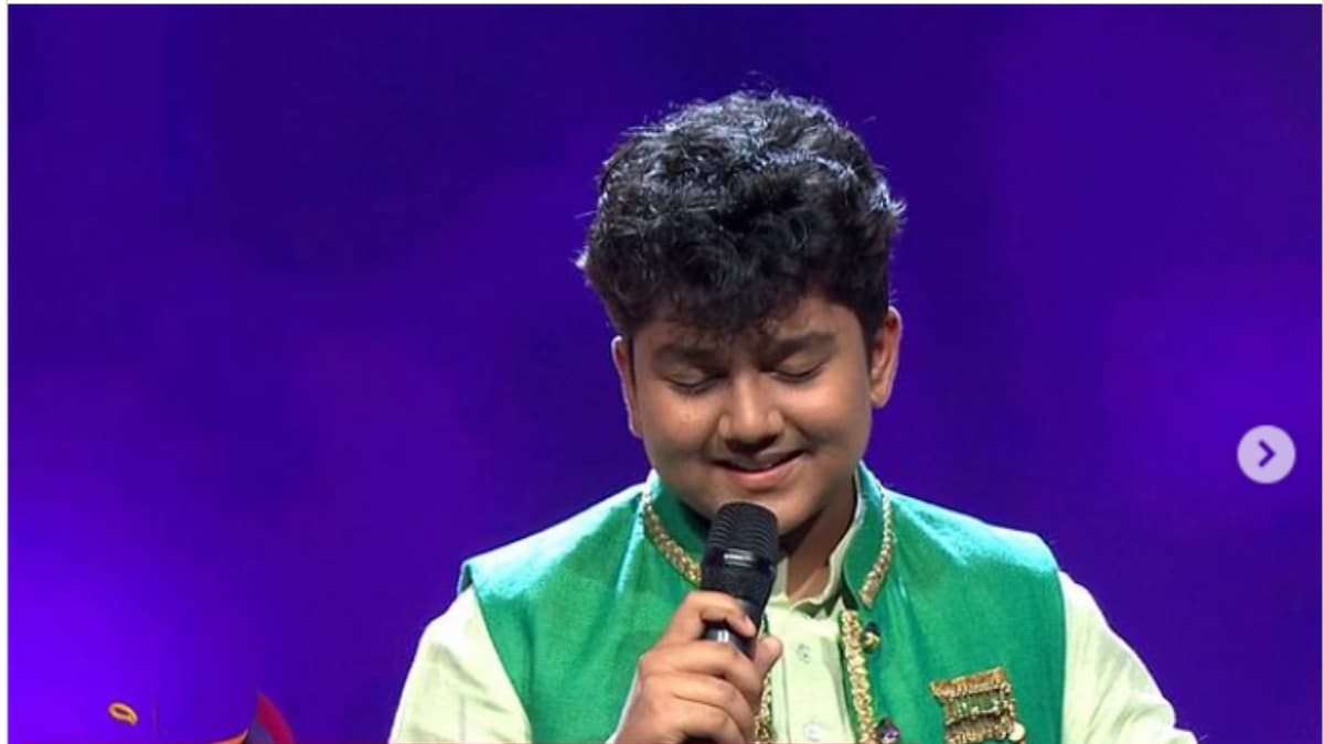Aalhad Shinde Mesmerises Everyone With His Performance, Makes Family ...