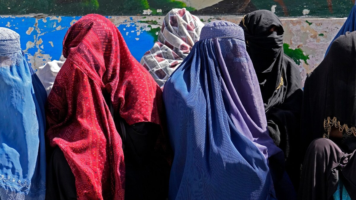 Taliban Issues New Diktat, Orders Women To Wear Head-To-Toe Burqa - News18