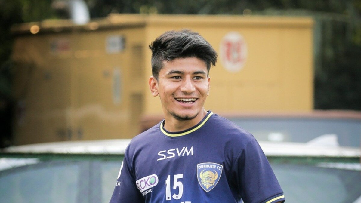 Chennaiyin FC Retain India Midfielder Anirudh Thapa - News18