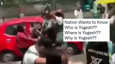 Bengaluru School Girls Fighting on Street Has Twitter Asking 'Who the ...