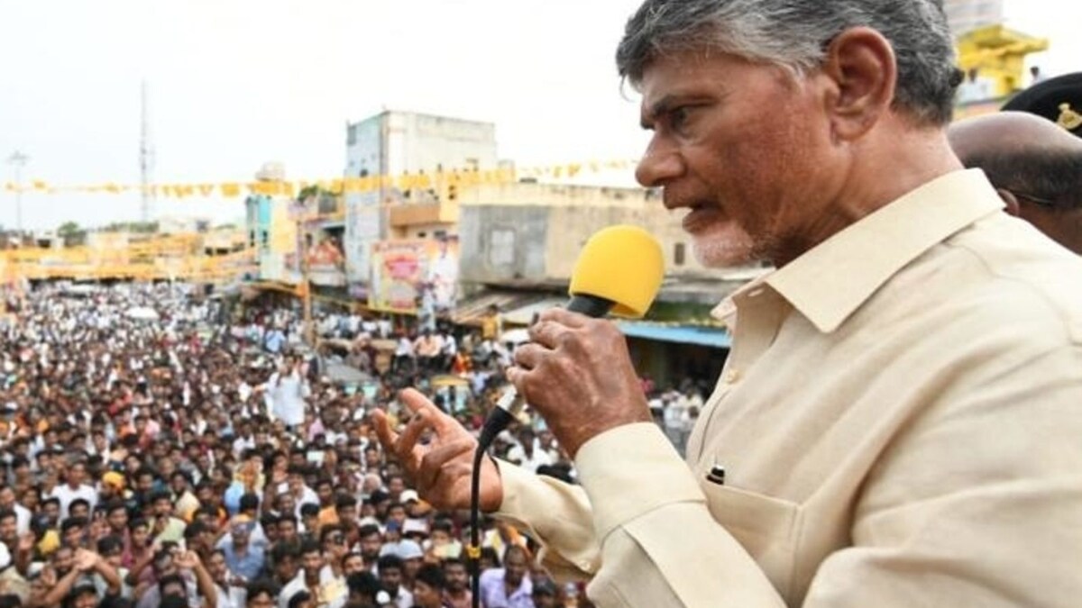 Chandrababu Condemns Police Searches in Vizag Hotel - News18